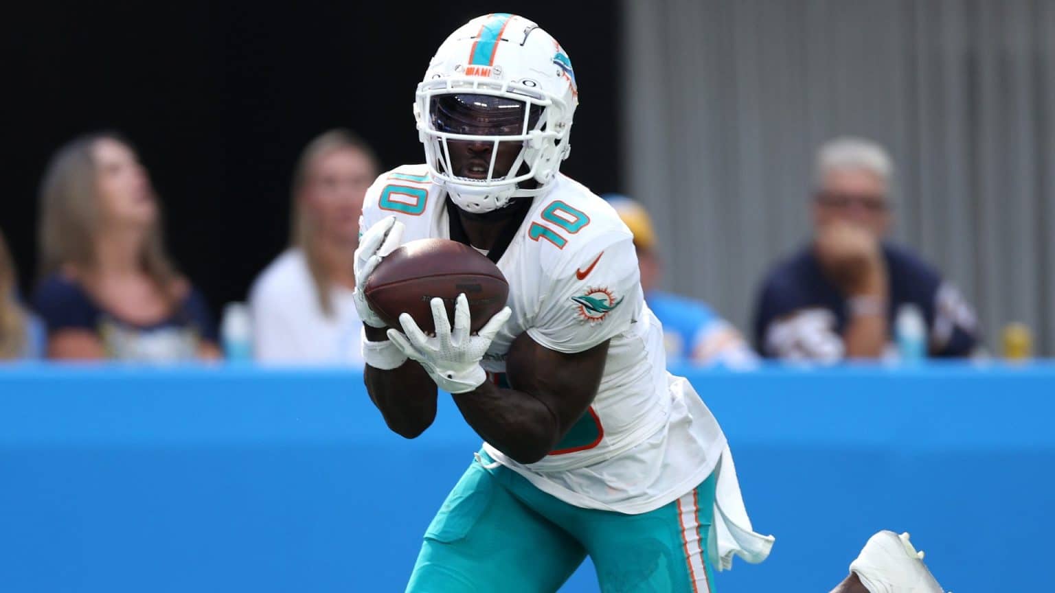 Wide Receiver in Football: A Complete Guide to the WR Position ...